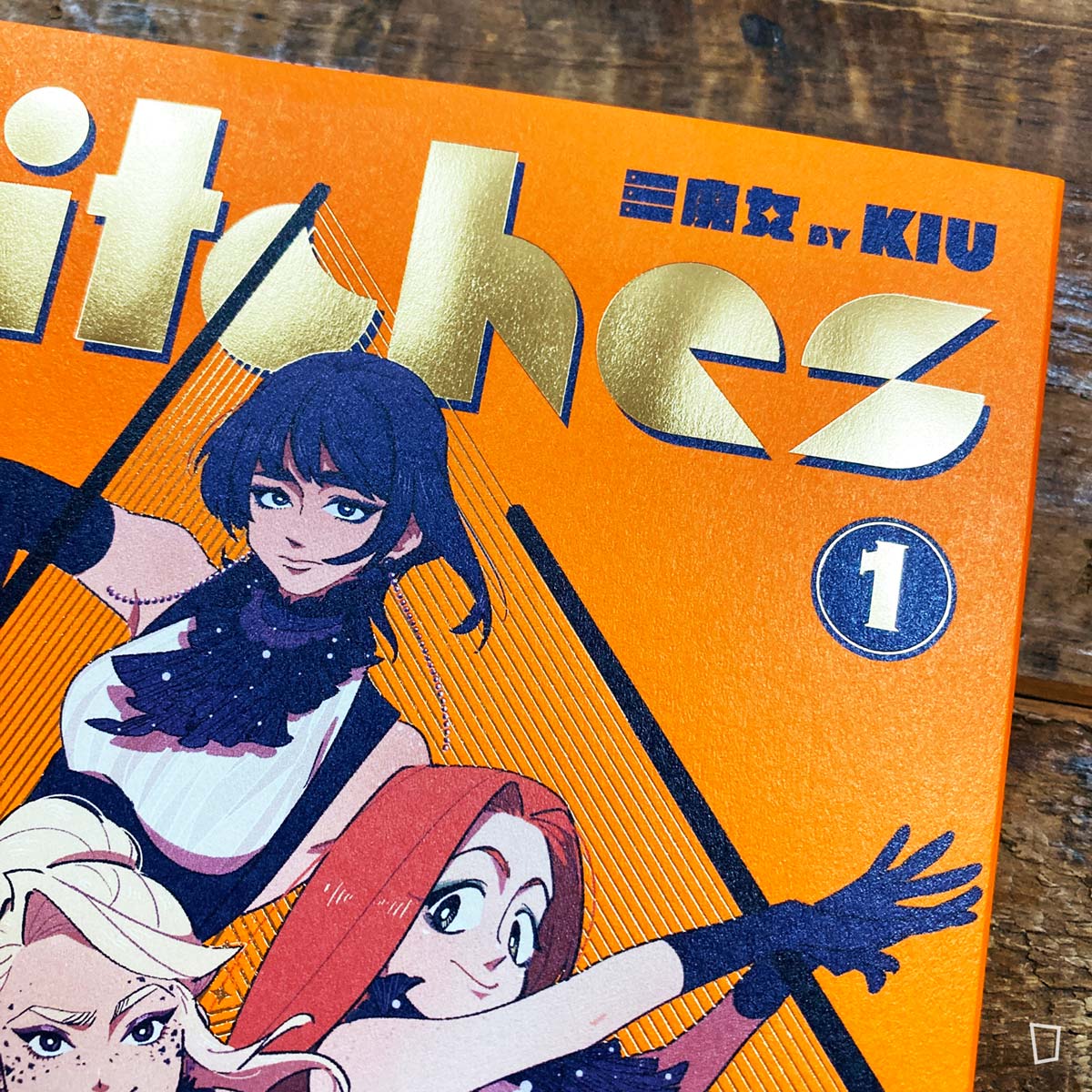 KIU《3itches 三魔女》BOOK 1 | 紙本分格 zbfghk | 飛天奶茶未來墟